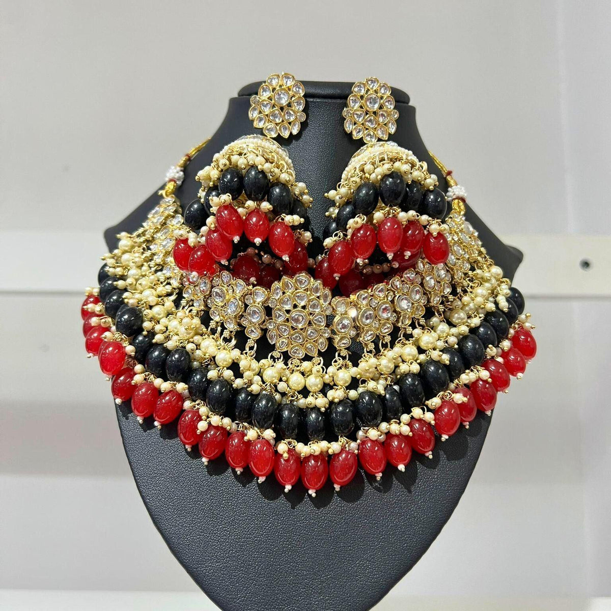 Choker Neckless Set In White, Black And Red – Boutique Nepal